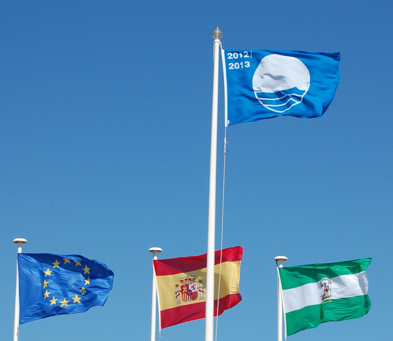 Un total de 16 puertos deportivos reciben la bandera azul en ...