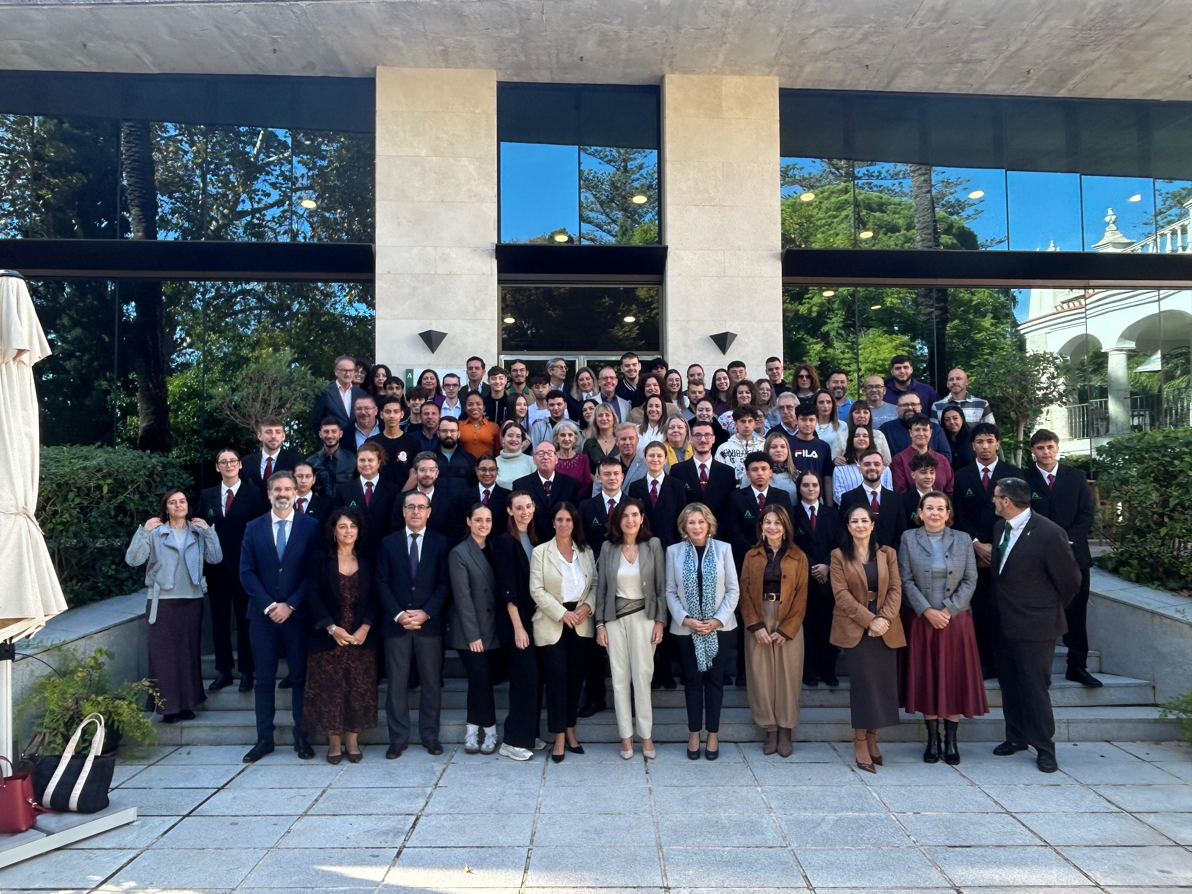 Diez alumnos de La Cónsula y La Fonda harán prácticas en empresas de ...